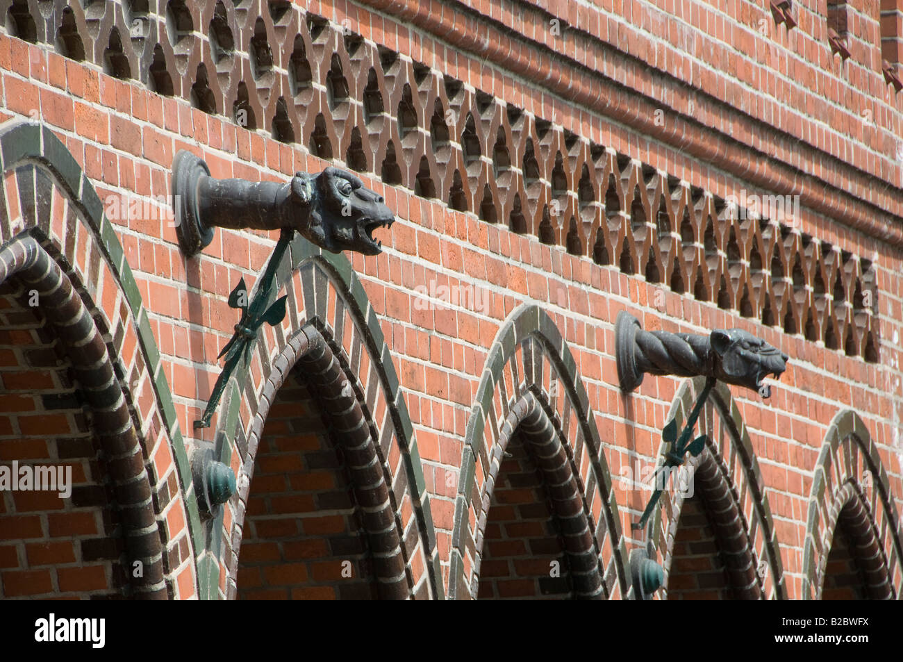 Pointed arches gothic architecture hi-res stock photography and images ...