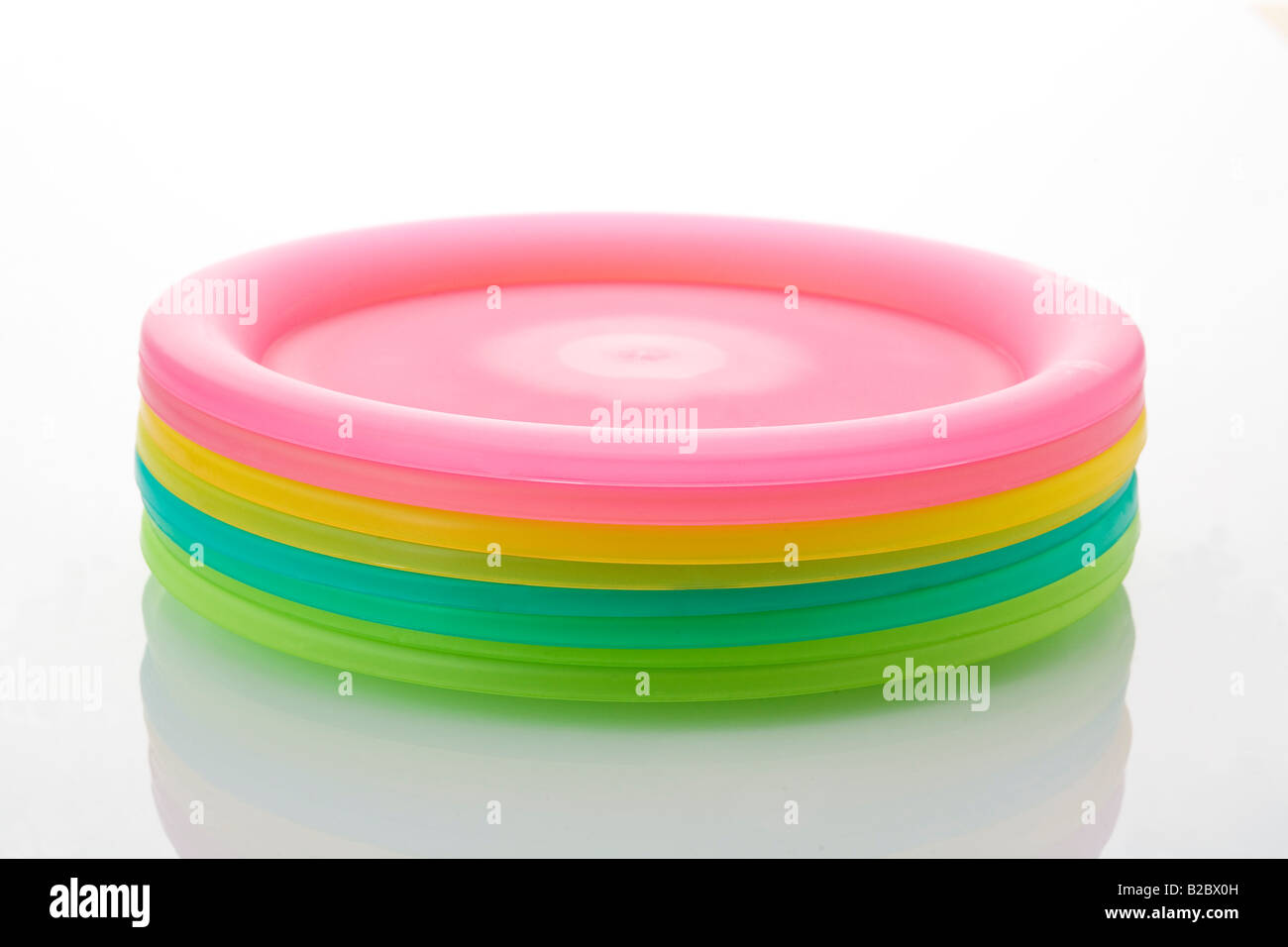 Stacked plates hi-res stock photography and images - Alamy