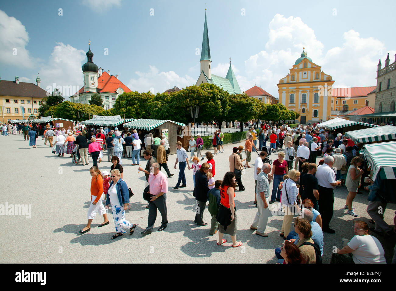 Deutschland bayern altoetting kapellplatz hi-res stock photography and ...