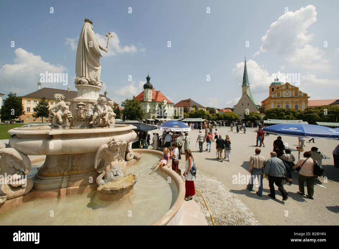 Deutschland bayern altoetting kapellplatz hi-res stock photography and ...