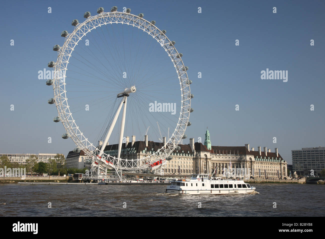 London eye tourist carousel river hi-res stock photography and images ...