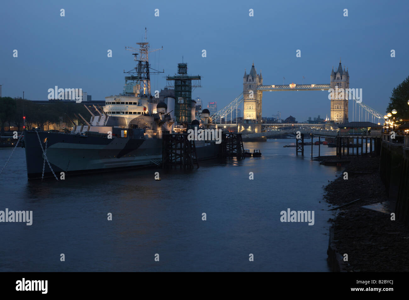 Tower Bridge London Boat High Resolution Stock Photography and Images ...