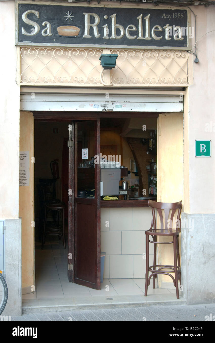 Small town bar hi-res stock photography and images - Alamy