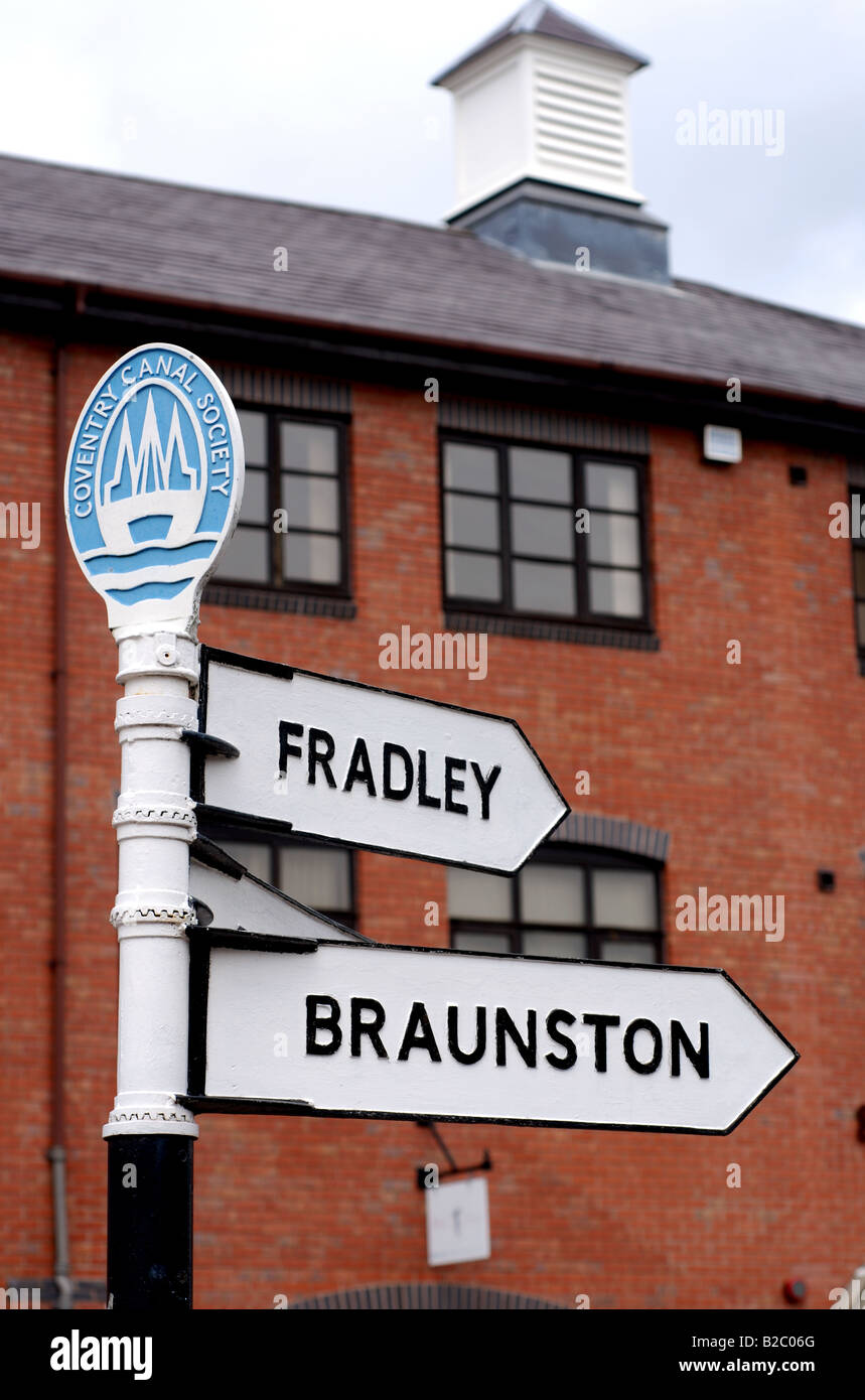 Fradley canal hi-res stock photography and images - Alamy