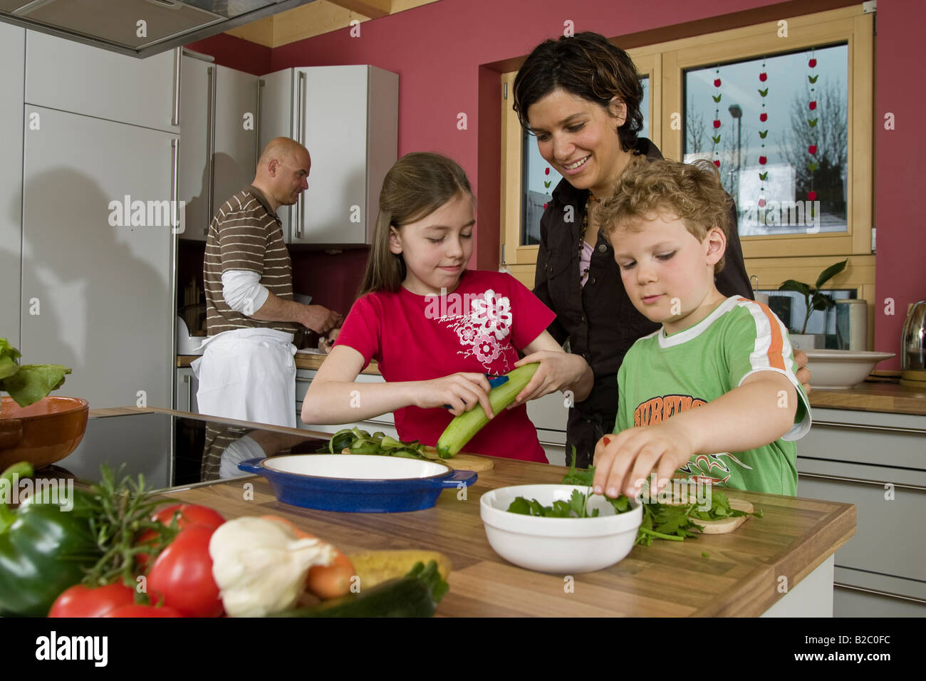 Parents, children, cooking together Stock Photo - Alamy