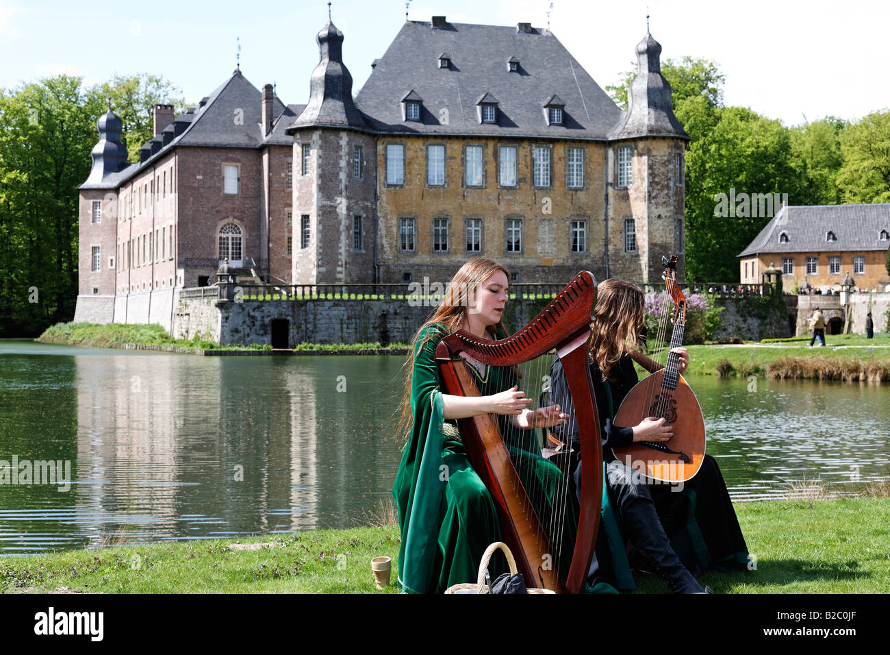 Medieval Musicians High Resolution Stock Photography and Images - Alamy
