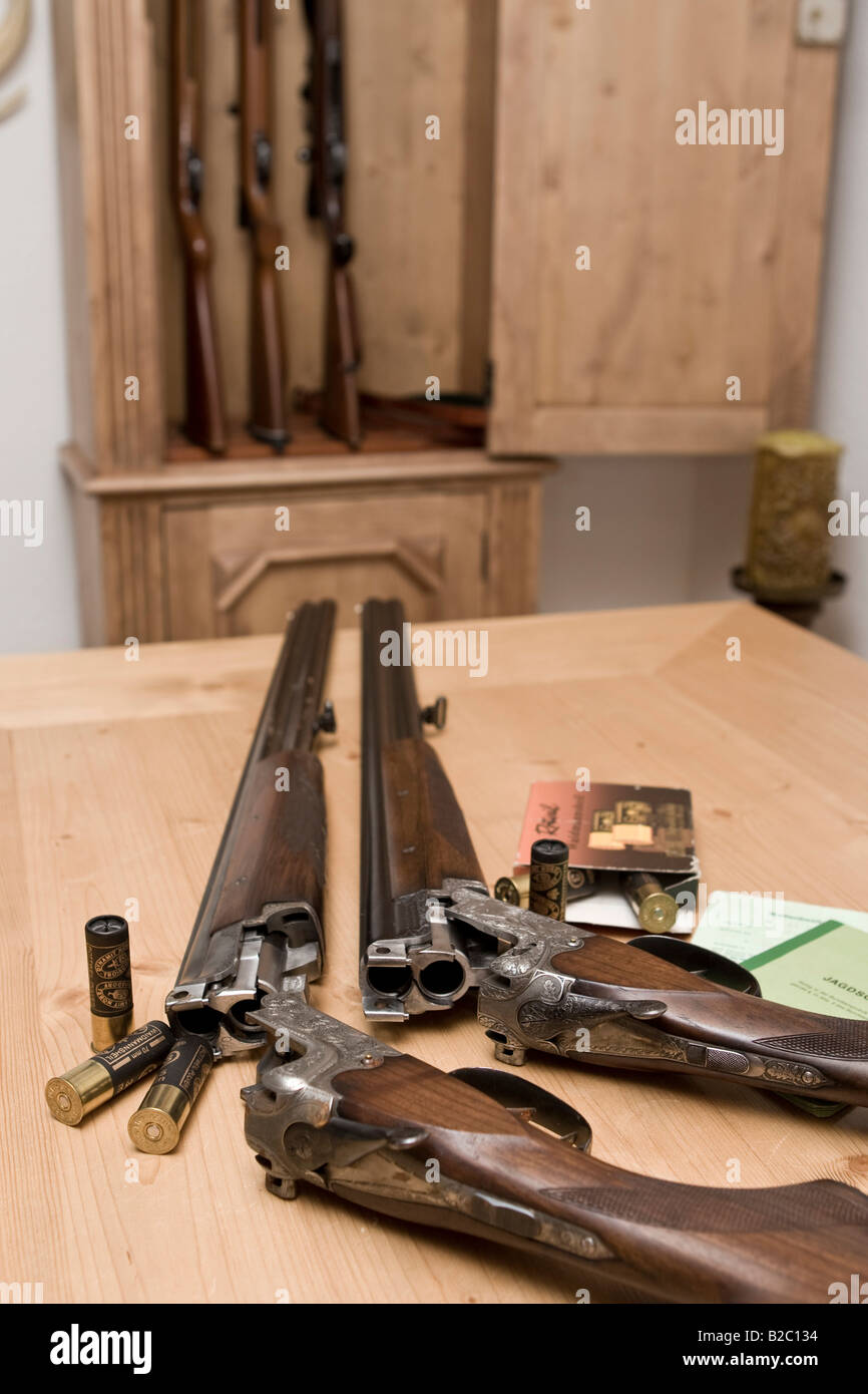 Two hunting weapons, shotguns, long guns with engraving, shooting ...