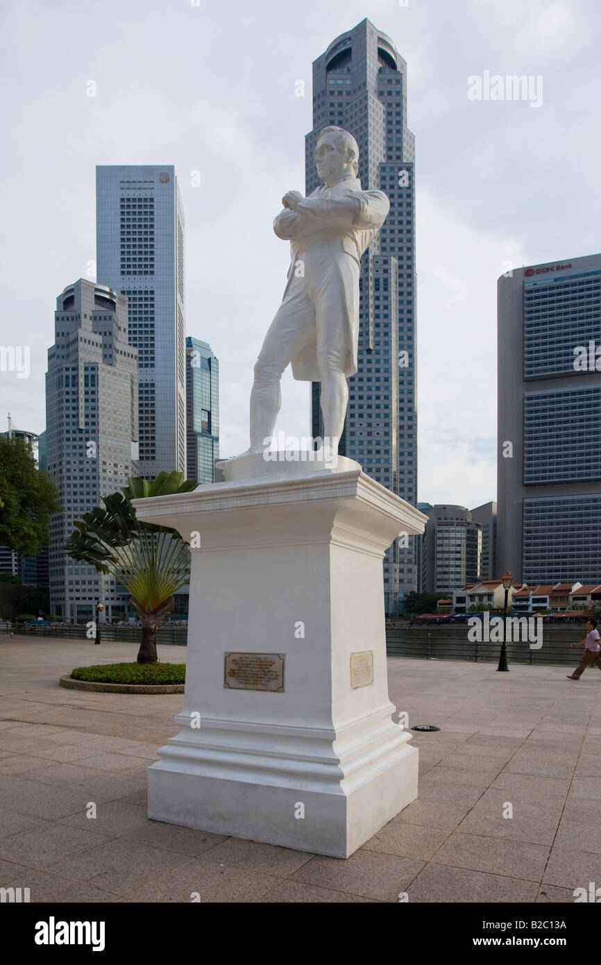 Raffles statue sir stamford raffles hi-res stock photography and images ...