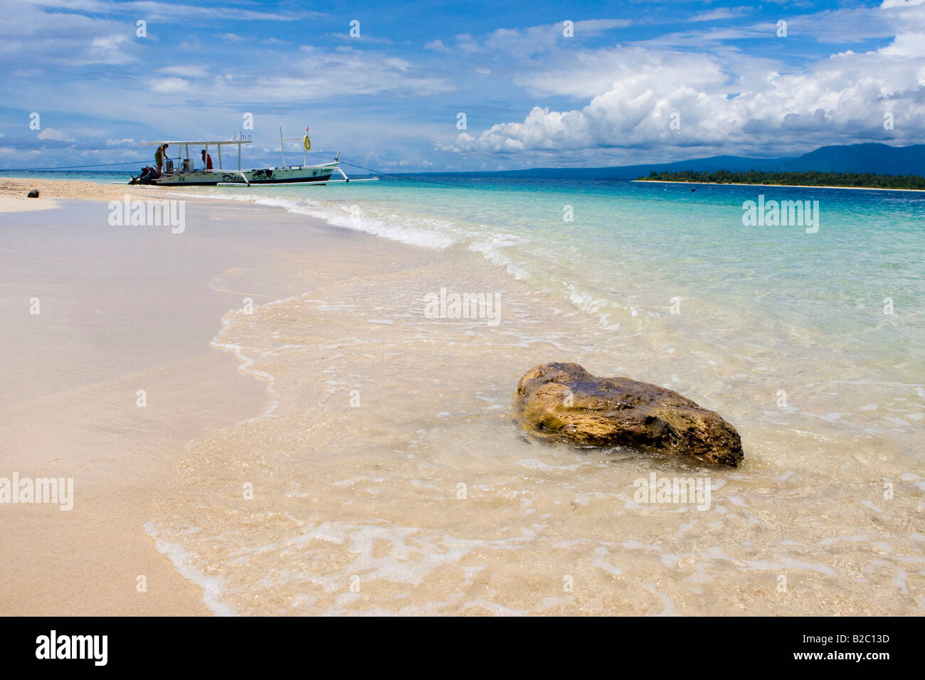 Gilli Trawagan beach, scuba diving boat, Lombok Island at back, Sunda ...