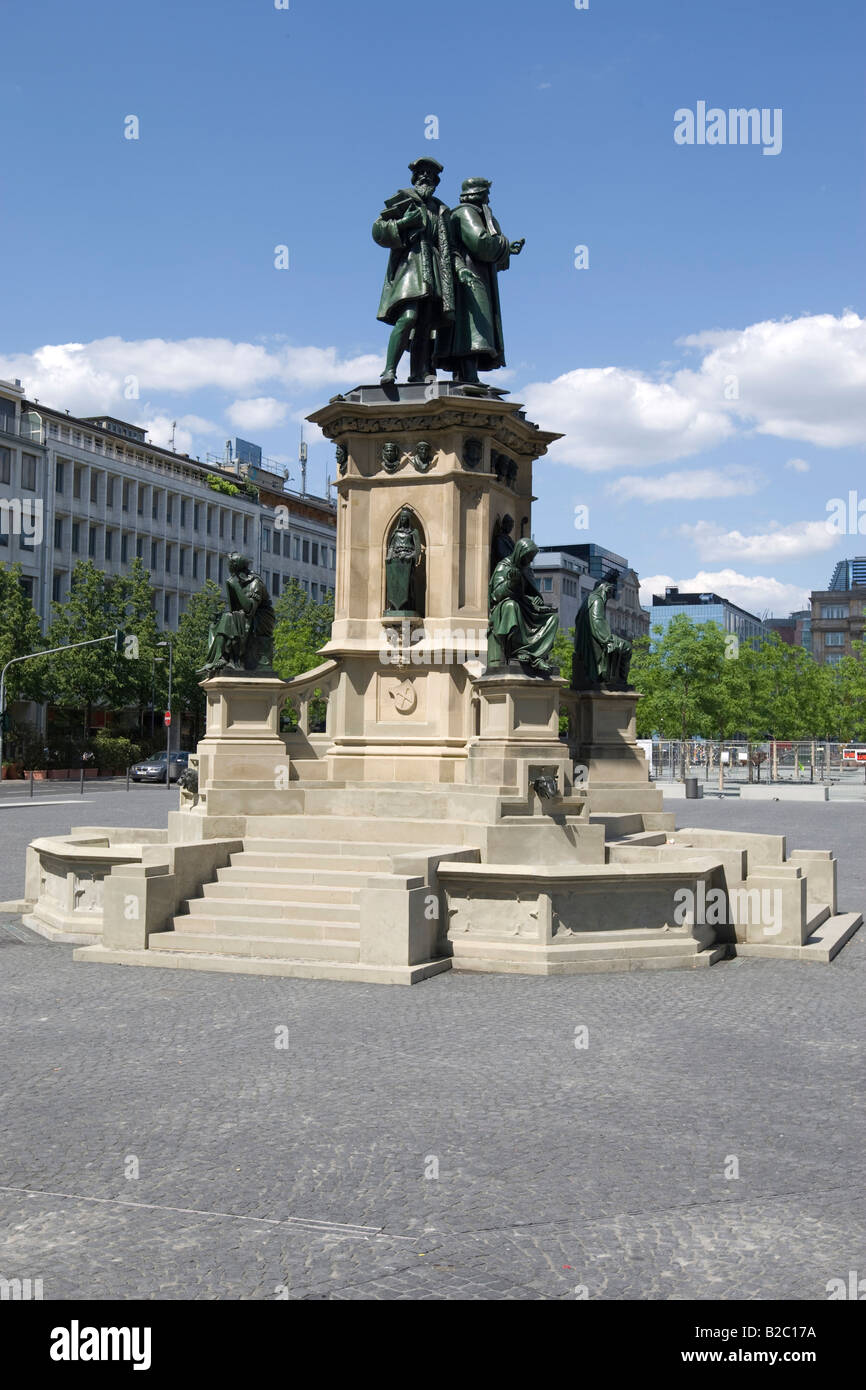 Gutenberg monument am rossmarkt hi-res stock photography and images - Alamy