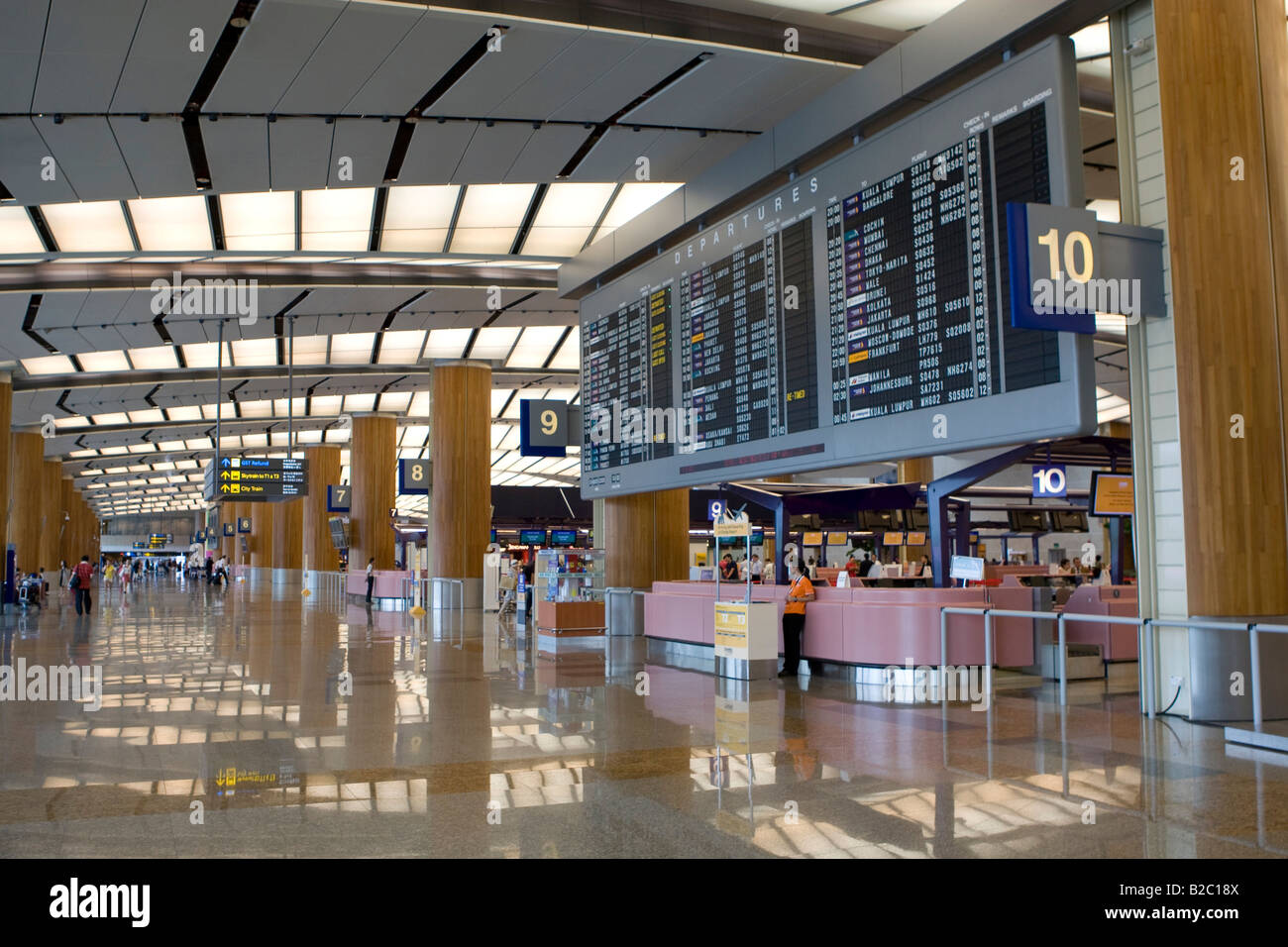 Travelers check in city hi-res stock photography and images - Alamy