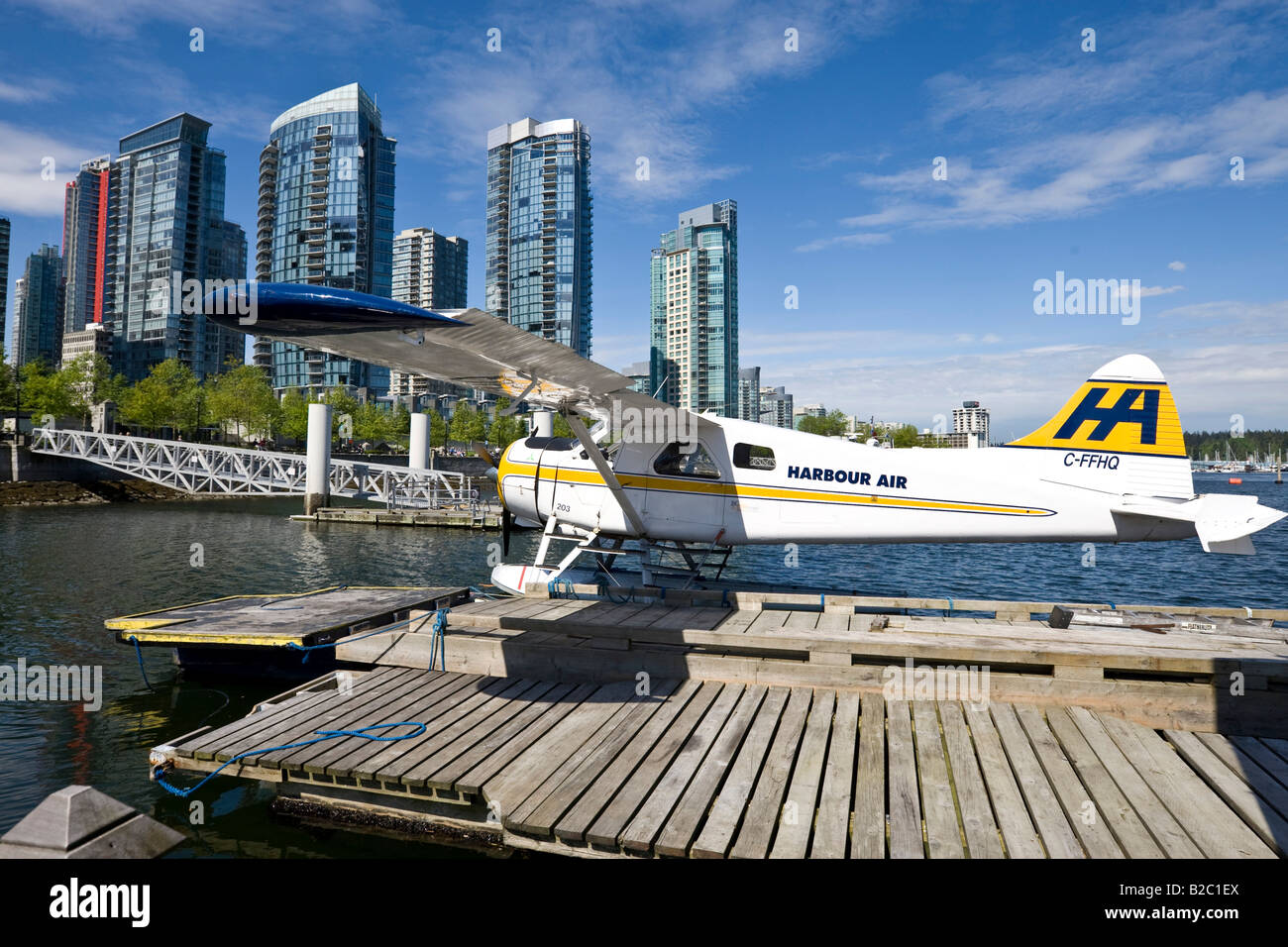 Seaplane tied to jetty, at back the high-rise buildings of Coral ...