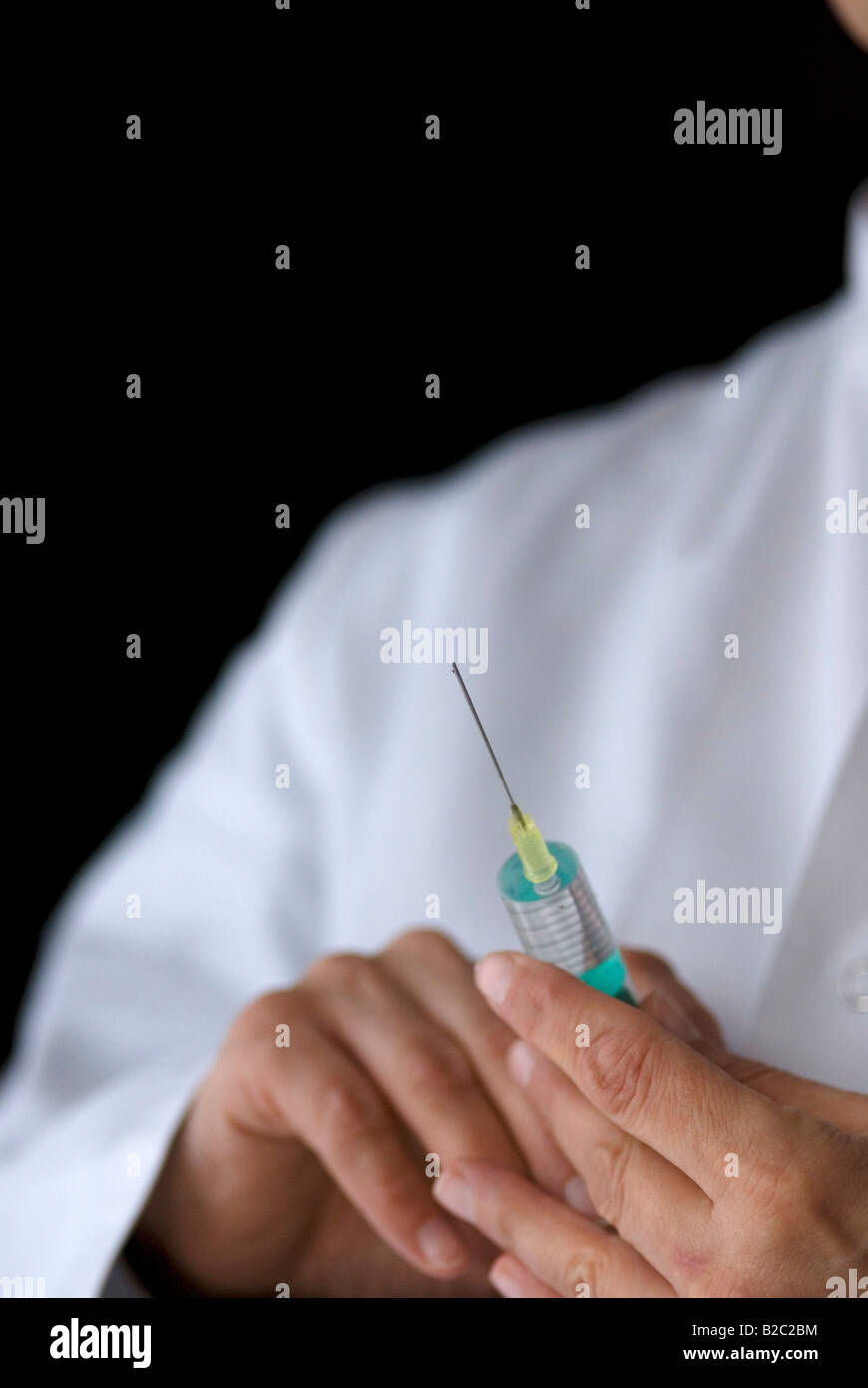 Doctor checking the medicine in the injection Stock Photo - Alamy