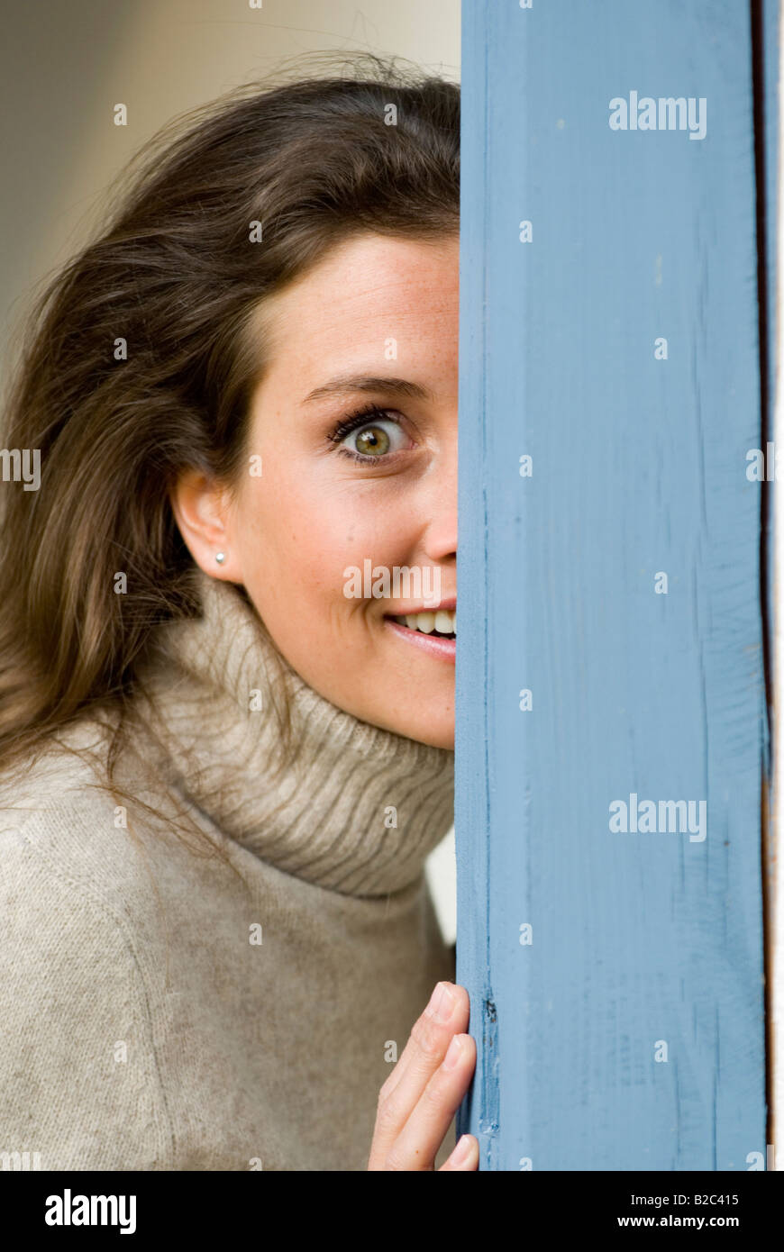 One eye peering hi-res stock photography and images - Alamy