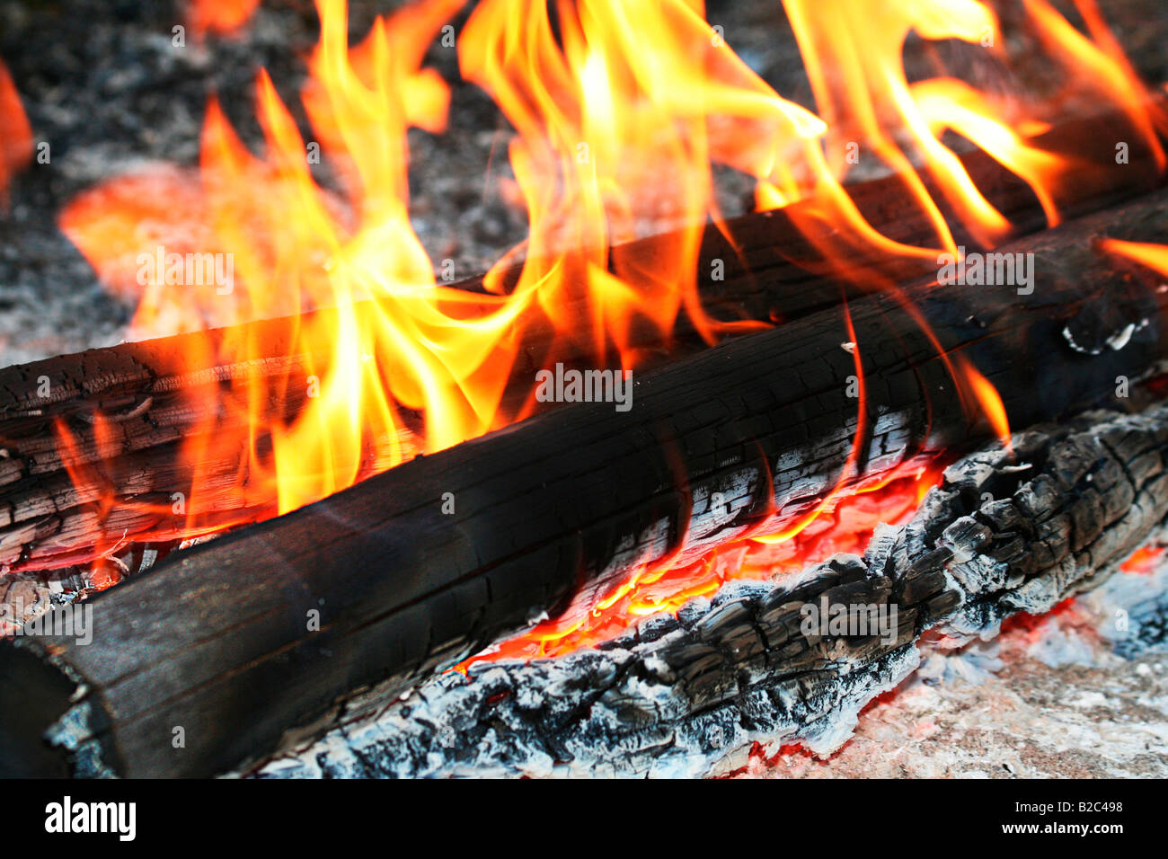 Embers campfire hi-res stock photography and images - Alamy