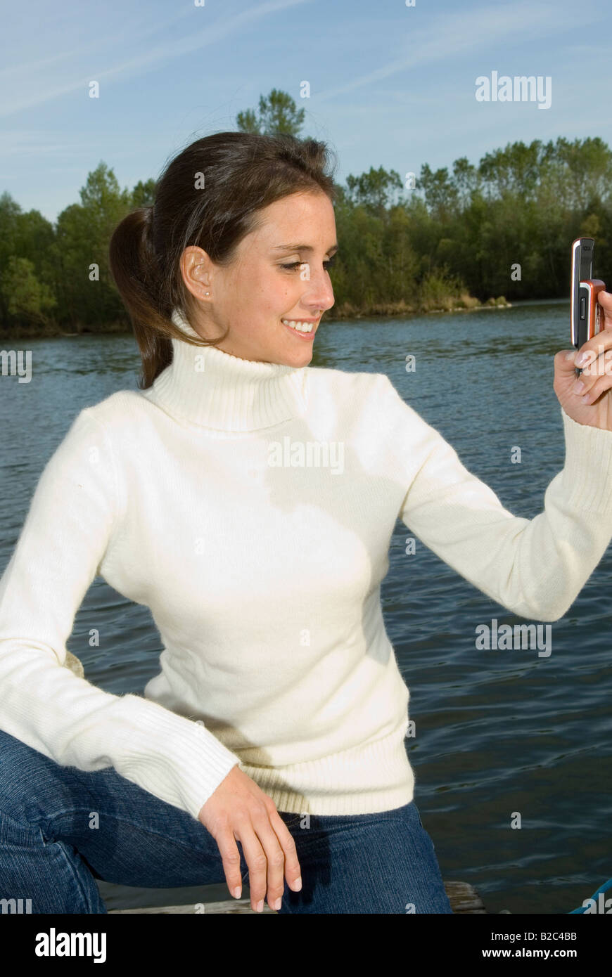 Young woman sending sms Stock Photo - Alamy