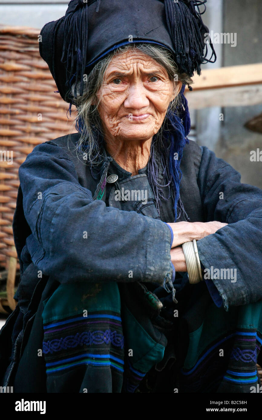 Hani woman at a market near Yuanyang, Yunnan, China Stock Photo - Alamy
