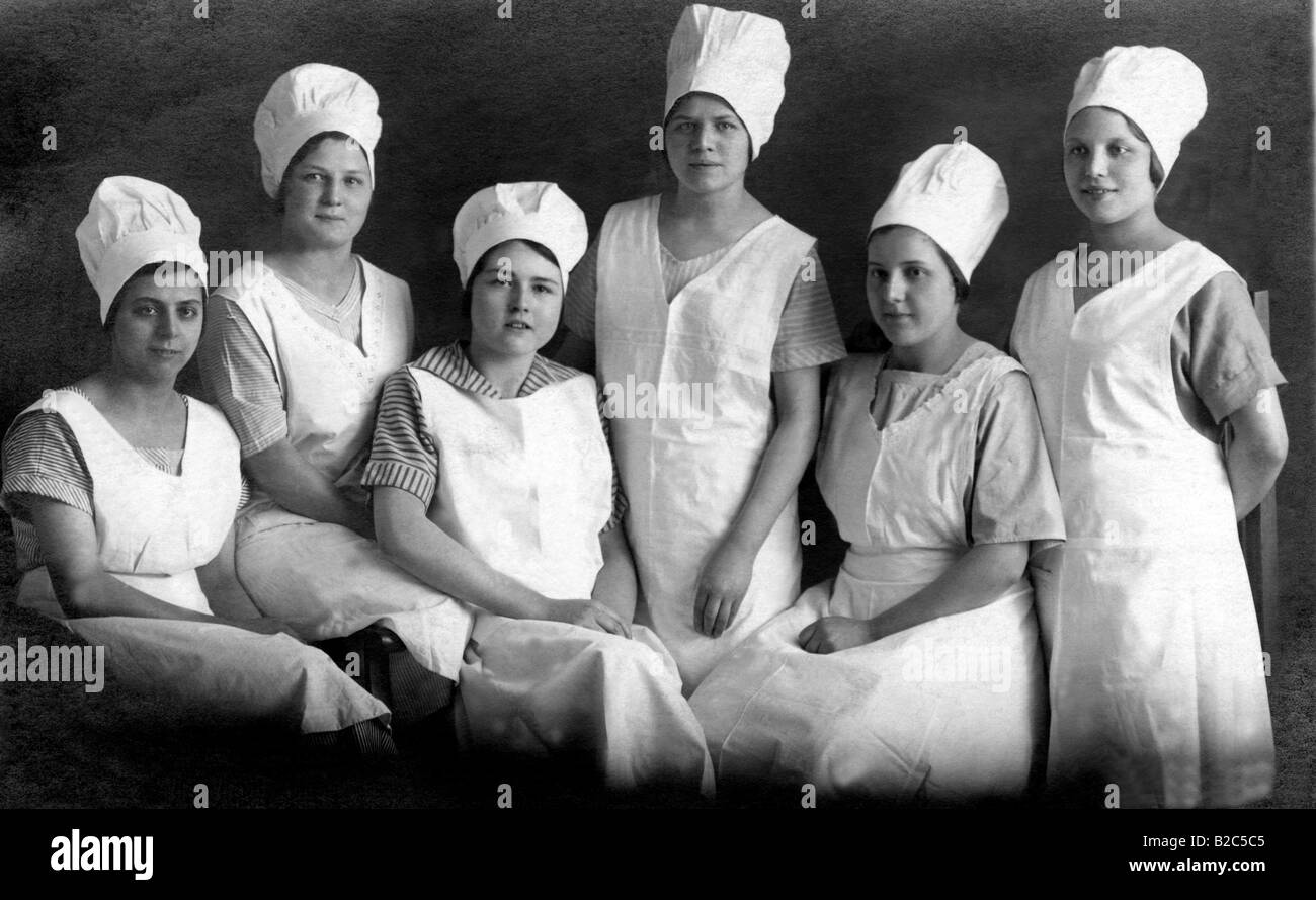 Six female bakers, historic picture from about 1920 Stock Photo - Alamy