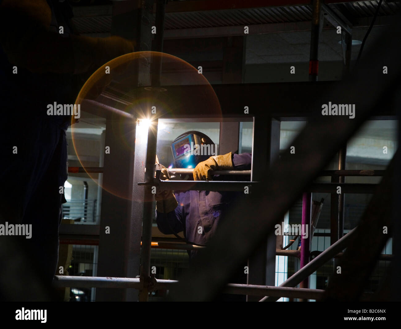 Welding steel framework building hi-res stock photography and images ...
