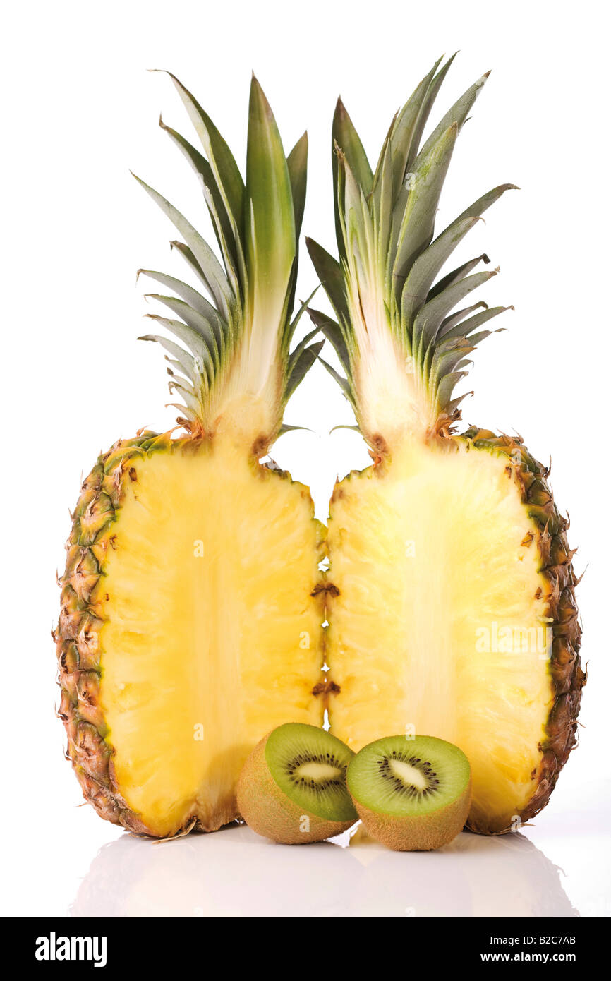 Split pineapple hi-res stock photography and images - Alamy