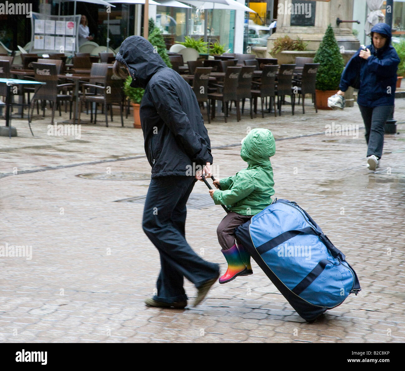 Female baggage hi-res stock photography and images - Alamy