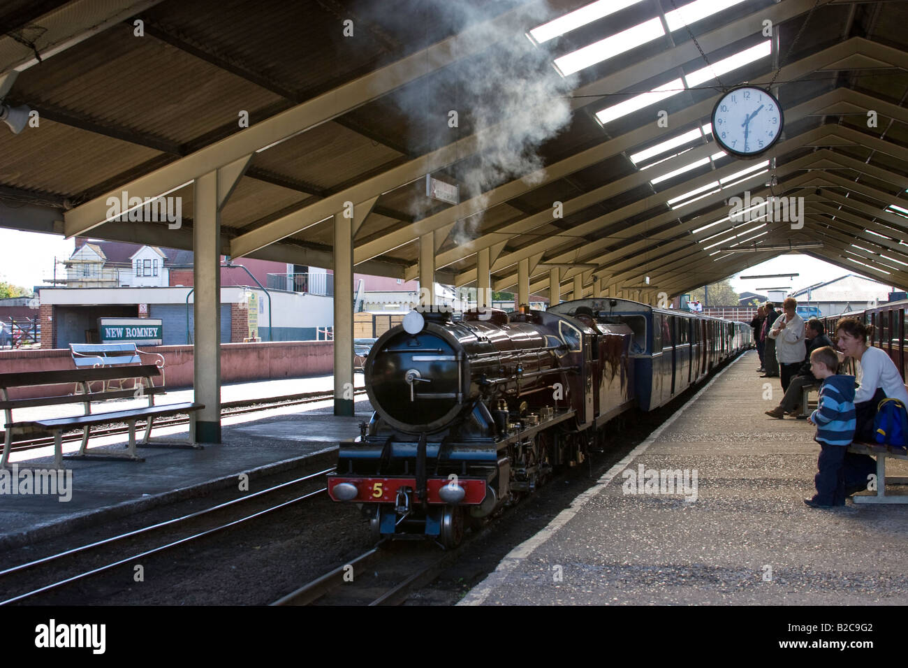A narrow guage railway train at New Romney Station Stock Photo - Alamy