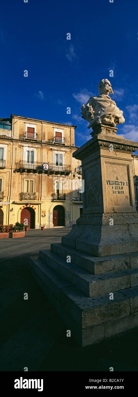 Piazza Umberto statue Pizzo Calabro Calabria Italy Stock Photo - Alamy