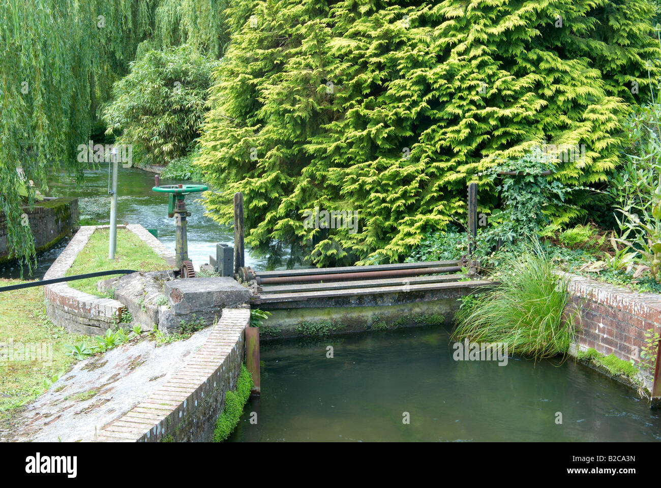 Sluice at The Weirs, a section of the River Itchen in Winchester ...