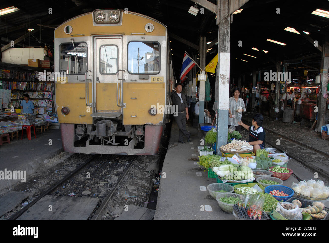 mahachai market , mahachai station, samutsakhon,thailand Stock Photo ...