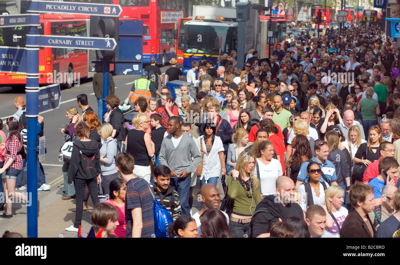 Saturday Shoppers A crowded Oxford Circus London Stock Photo - Alamy