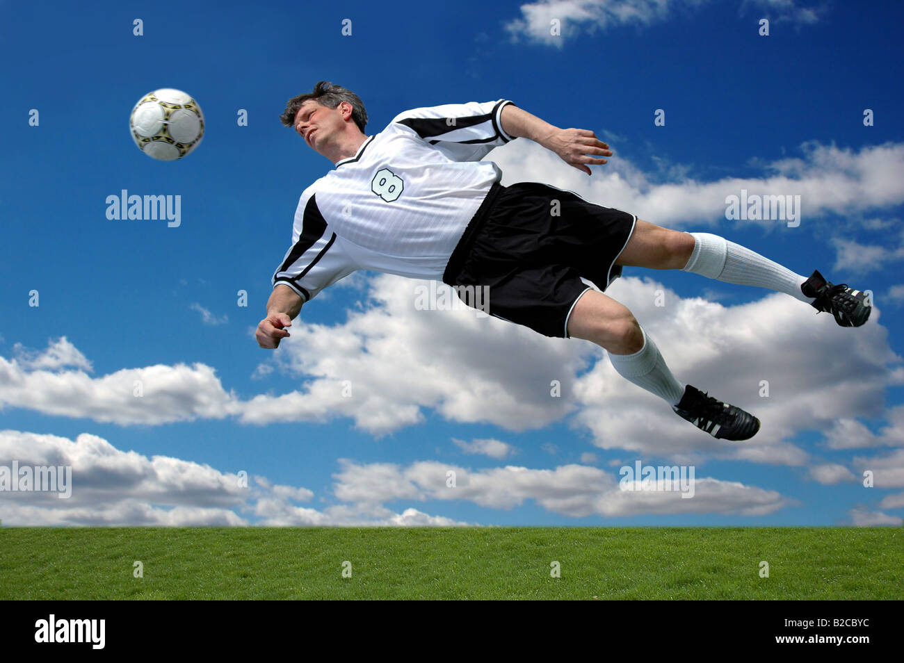 Soccer action shot hi-res stock photography and images - Alamy