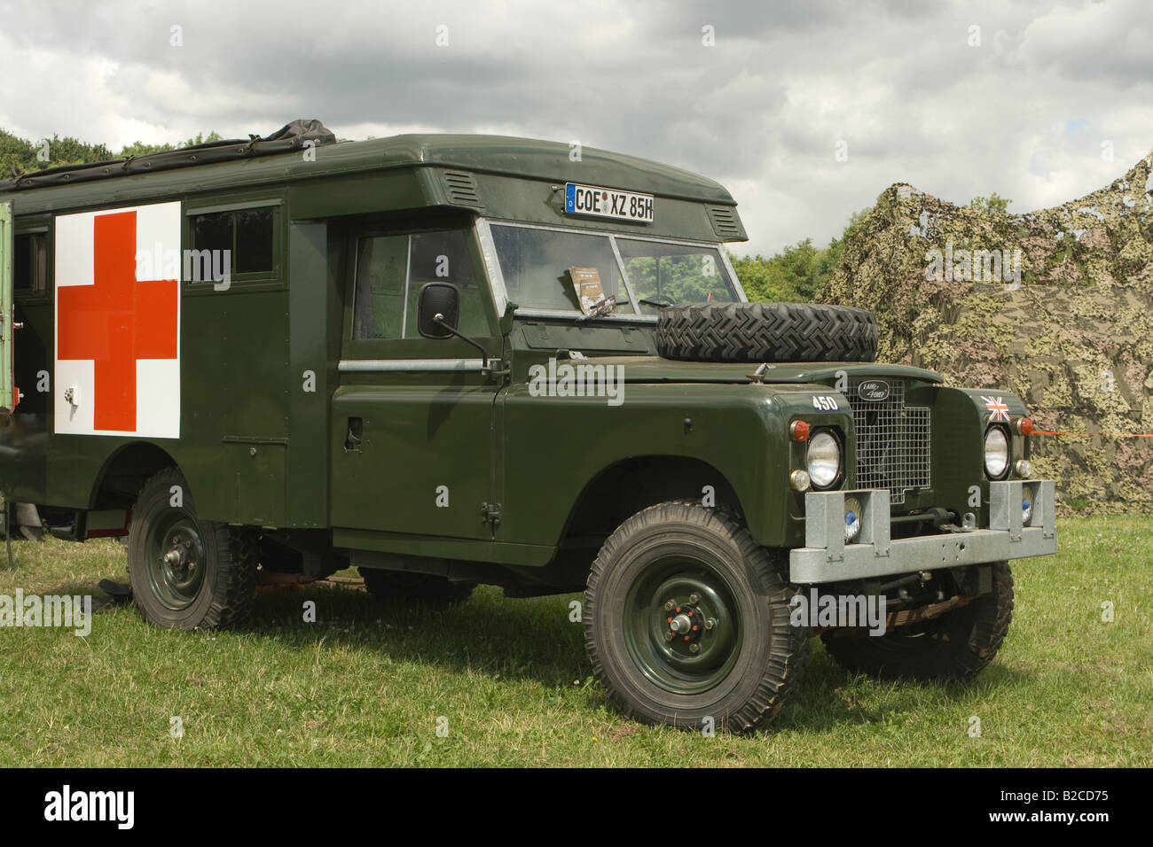 Land rover ambulance hi-res stock photography and images - Alamy