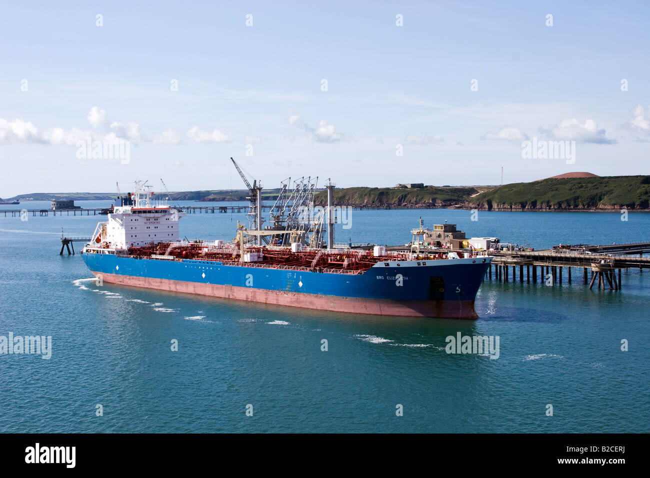 Oil tanker at berth hi-res stock photography and images - Alamy