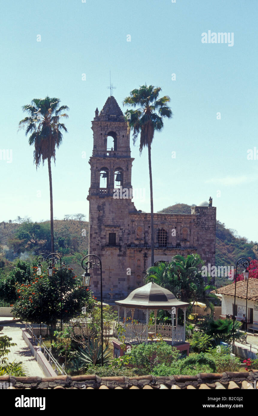 The main plaza and Church of San José in the old Spanish colonial ...