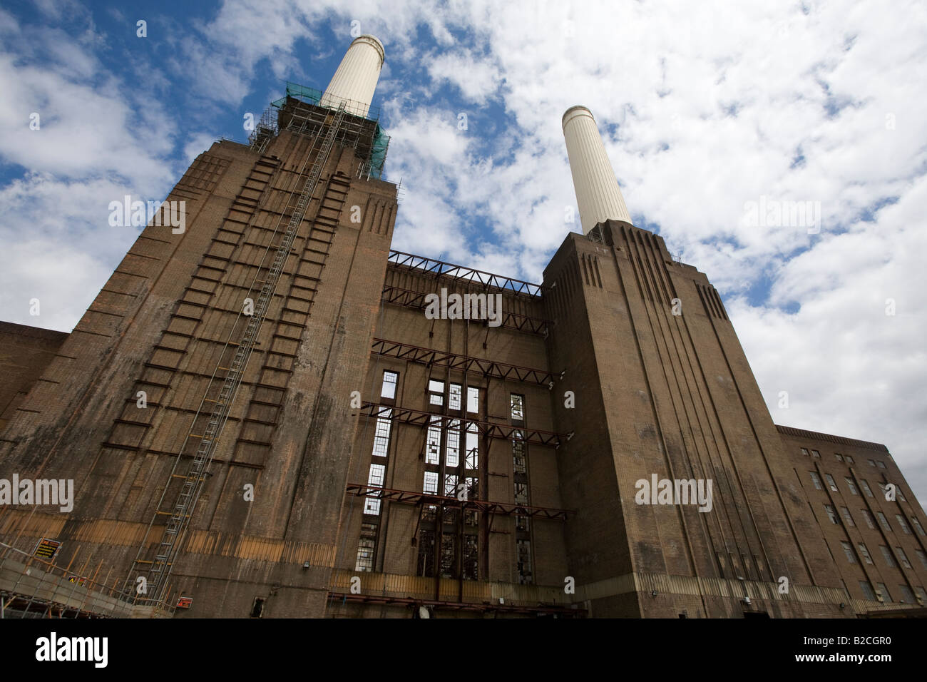 Battersea power station towers hi-res stock photography and images - Alamy