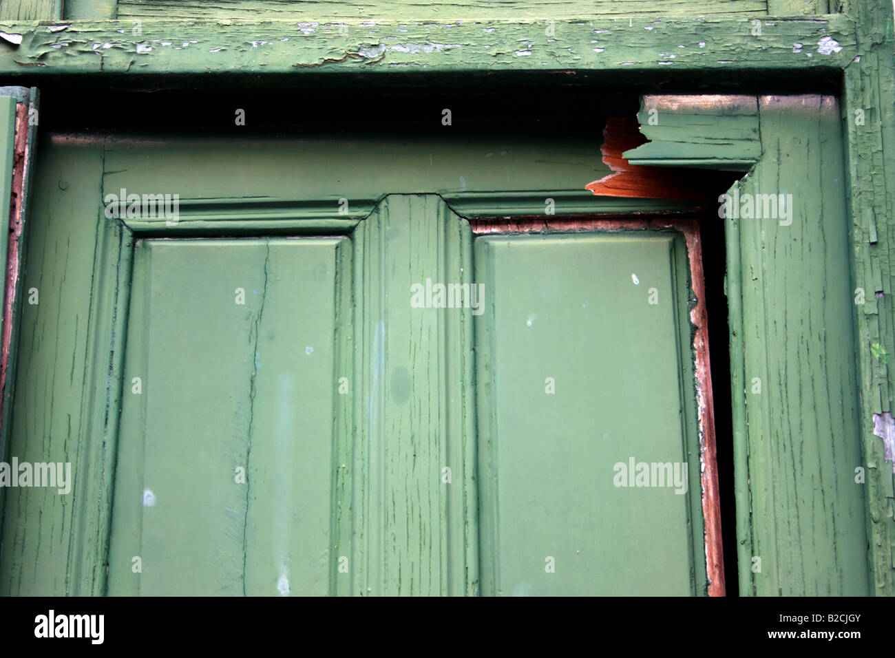 Broken door 1 Stock Photo - Alamy
