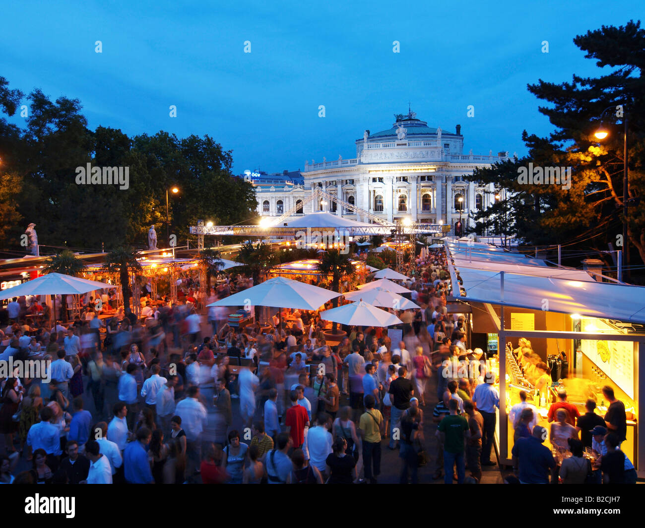Vienna, Film Festival Rathausplatz 2007, Burgtheater Stock Photo - Alamy