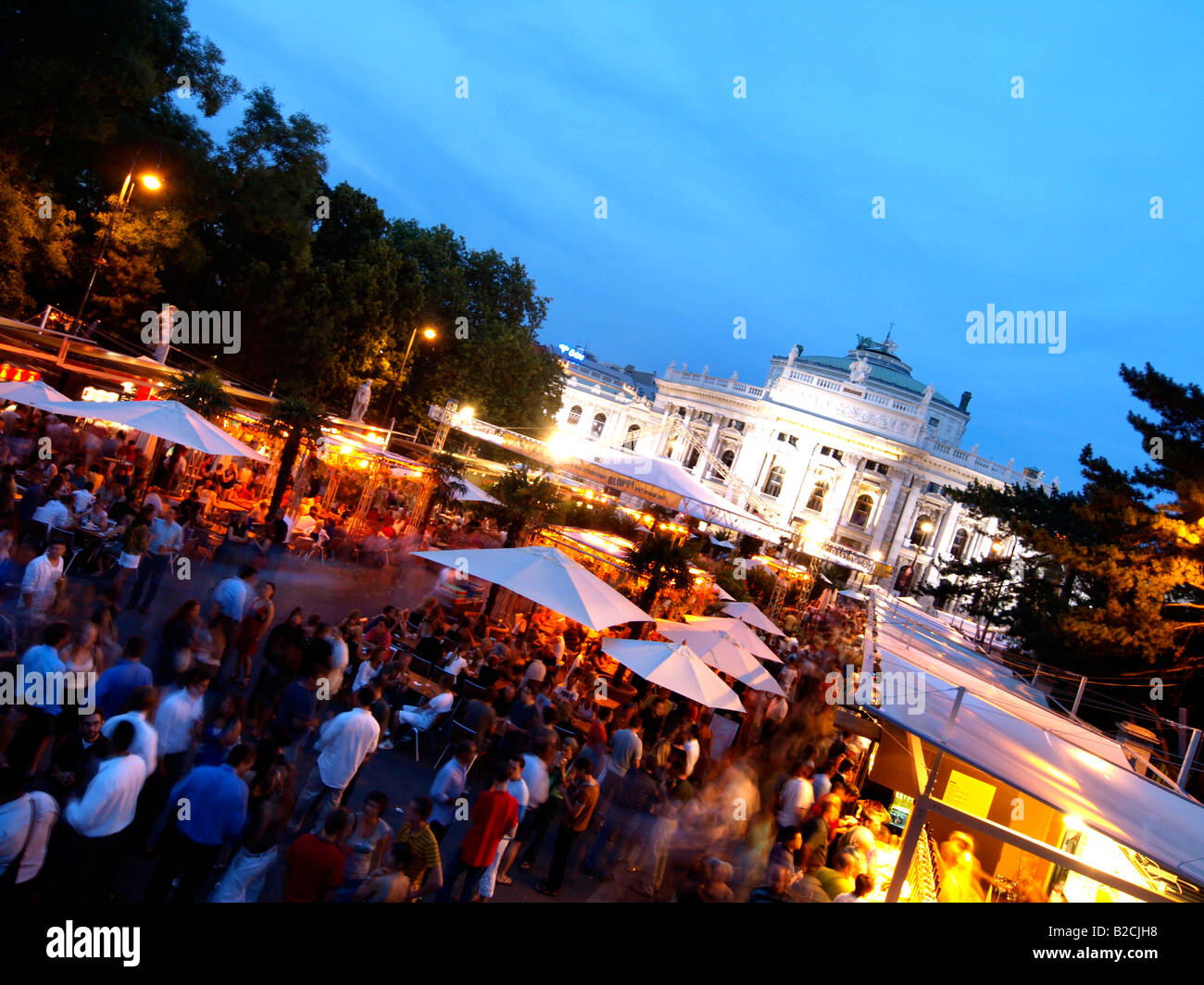 Vienna, Film Festival Rathausplatz 2007, Burgtheater Stock Photo - Alamy