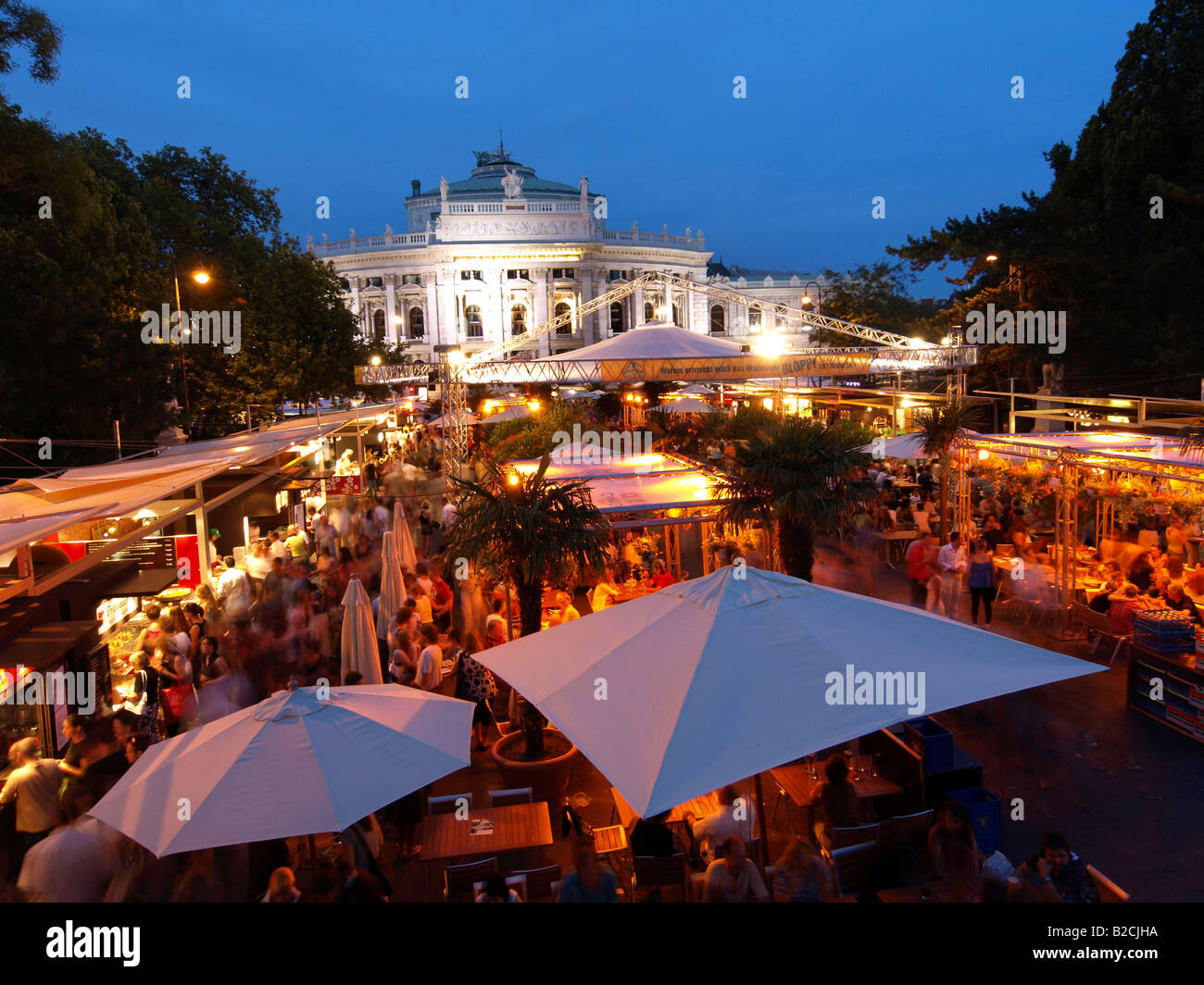 Vienna, Film Festival Rathausplatz 2007, Burgtheater Stock Photo - Alamy