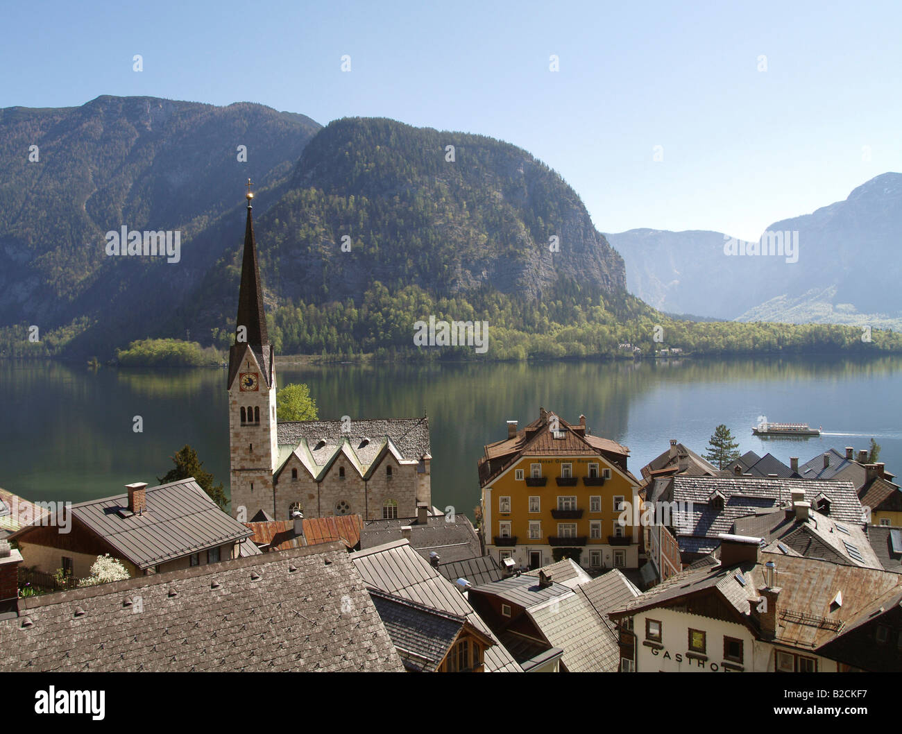 Hallstatt, center with lake Hallstaetter See Stock Photo - Alamy