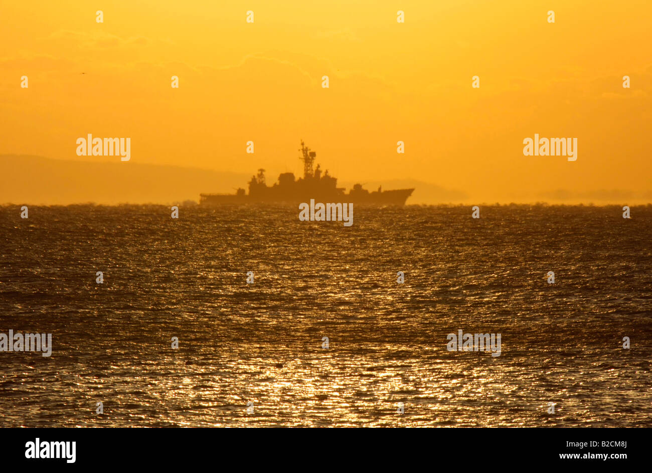 Japan Maritime Self Defence Force Destroyer Hatakaze cruises Tokyo Bay ...