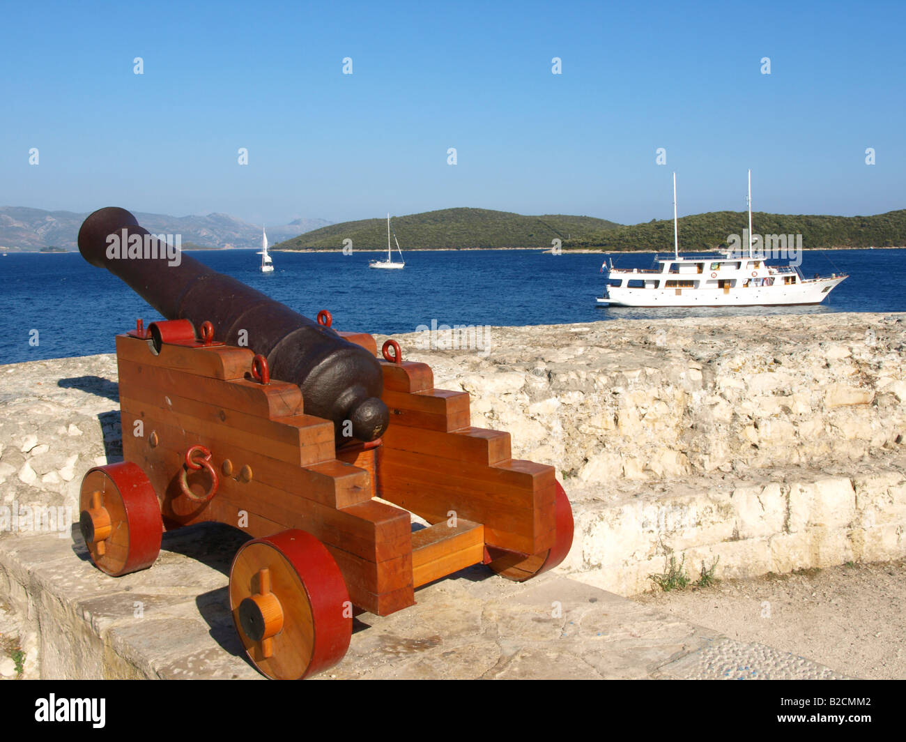old cannon, sailing boat Stock Photo - Alamy