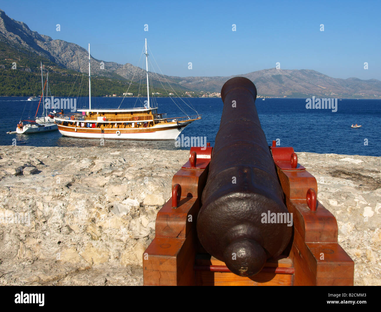 old cannon, sailing boat Stock Photo - Alamy