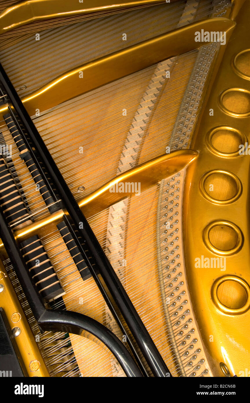 Piano strings hi-res stock photography and images - Alamy