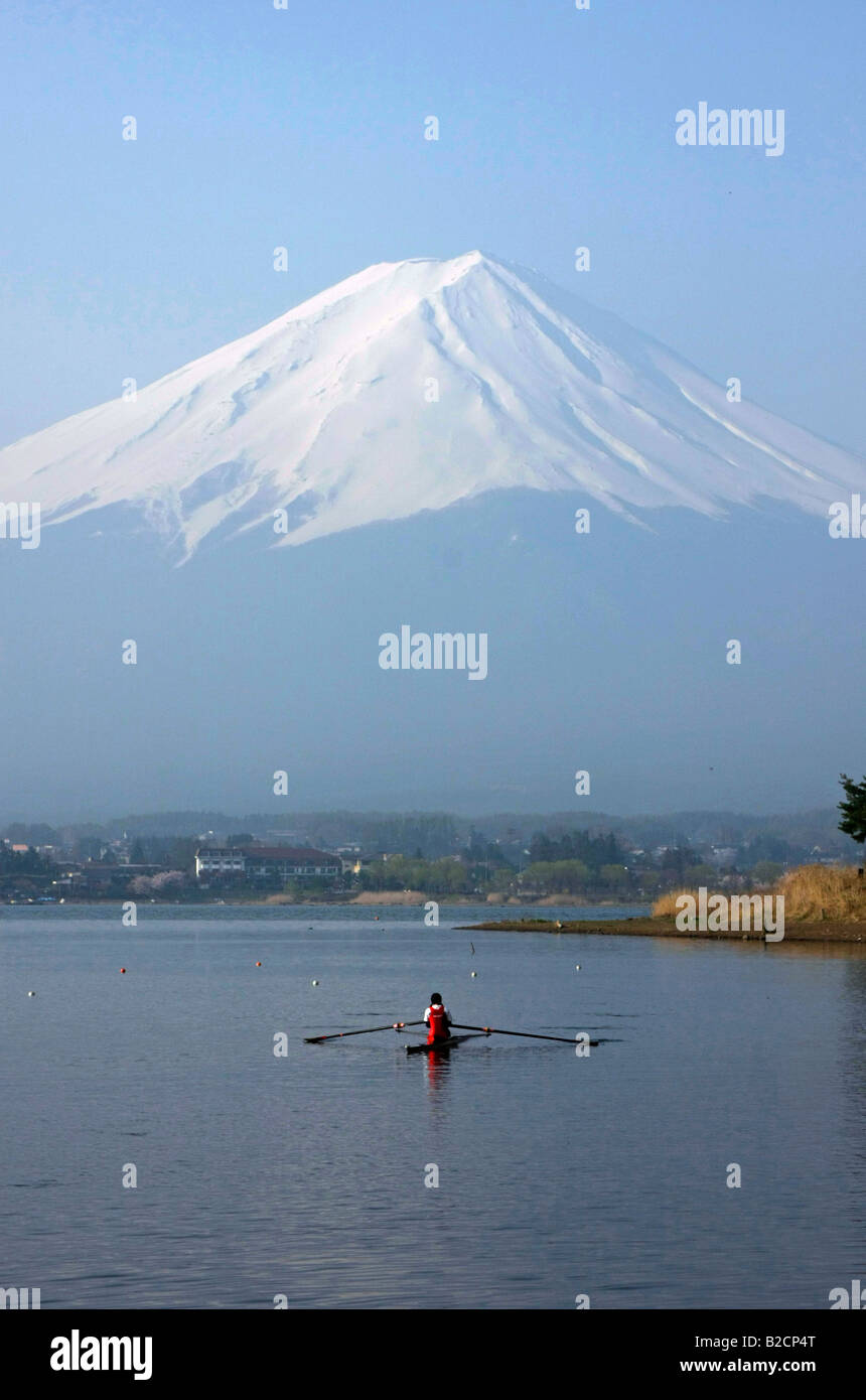 Canoeing in Lake Kawaguchiko scenic Mt Fuji background Yamanashi Japan ...