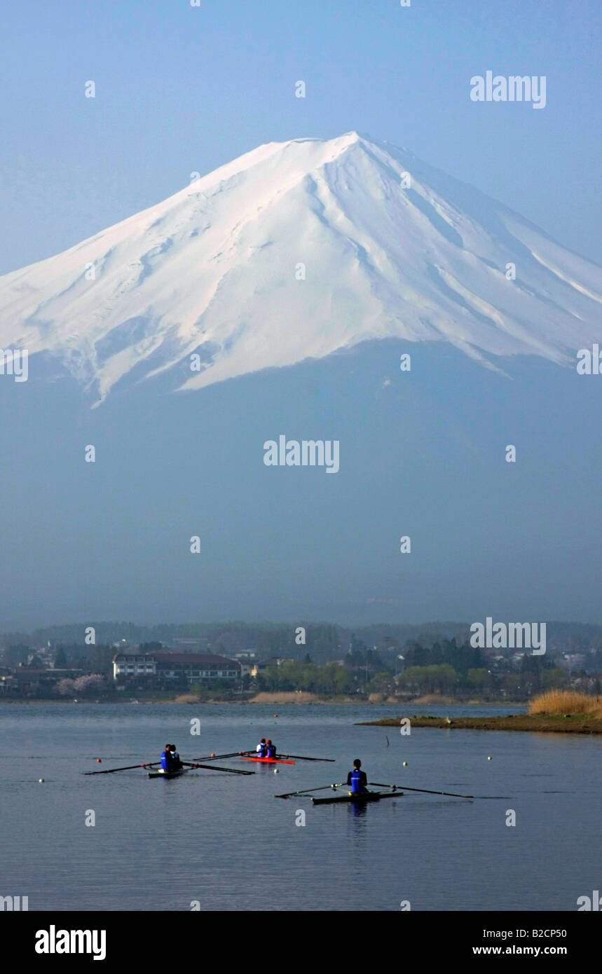 Canoeing in Lake Kawaguchiko scenic Mt Fuji background Yamanashi Japan ...