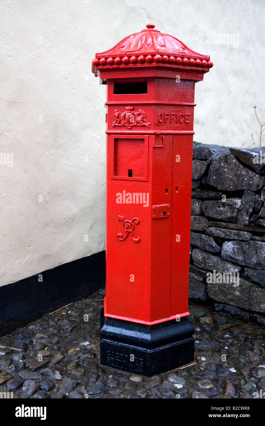 Red drop box hi-res stock photography and images - Alamy