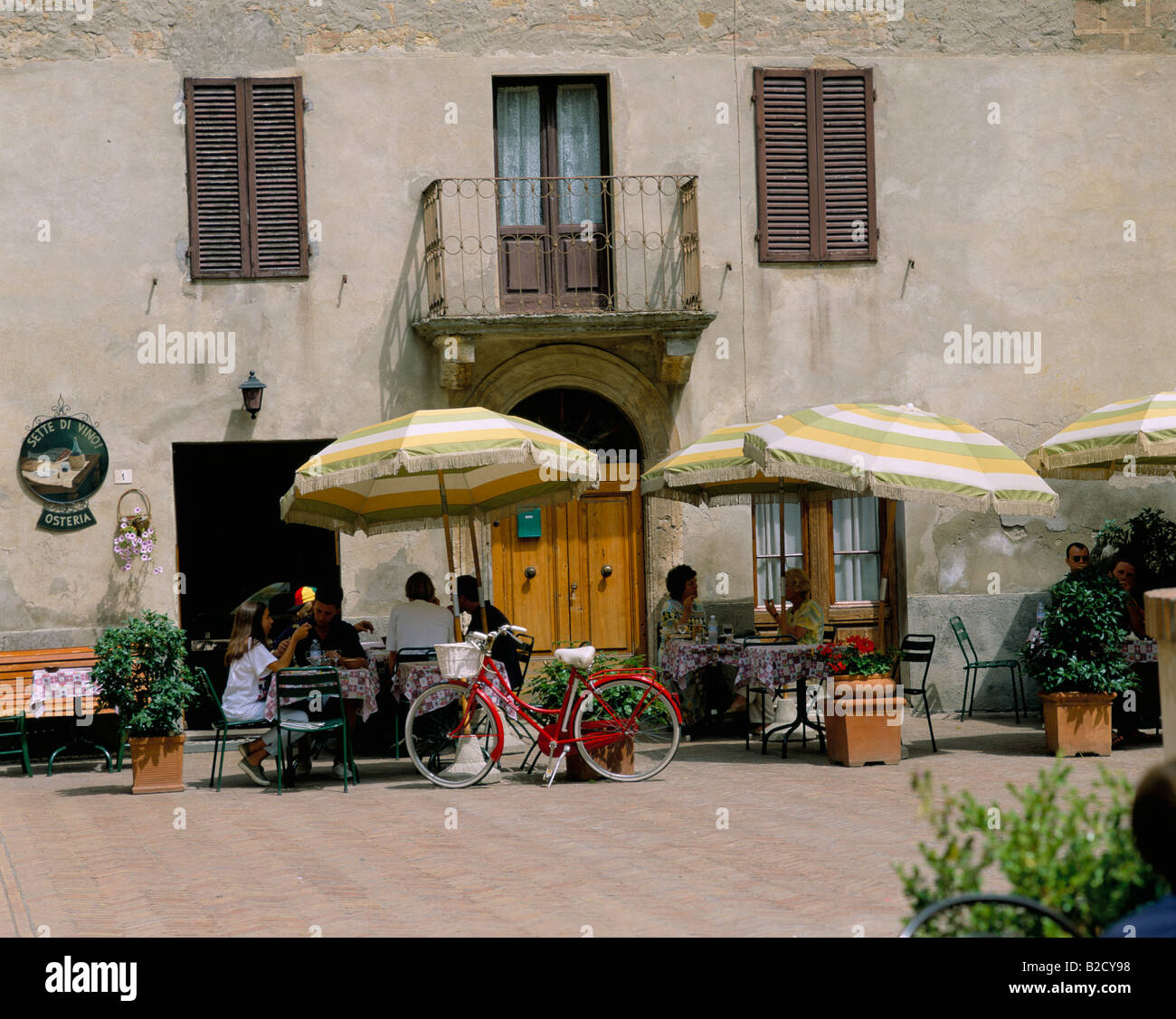 Street cafe Italy, Tuscany Stock Photo - Alamy