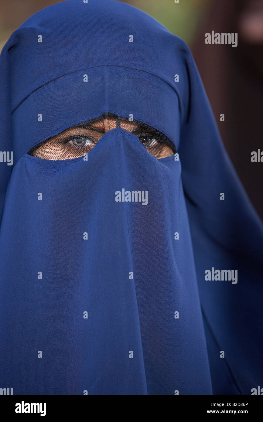Portrait of muslim woman wearing niqab Stock Photo - Alamy