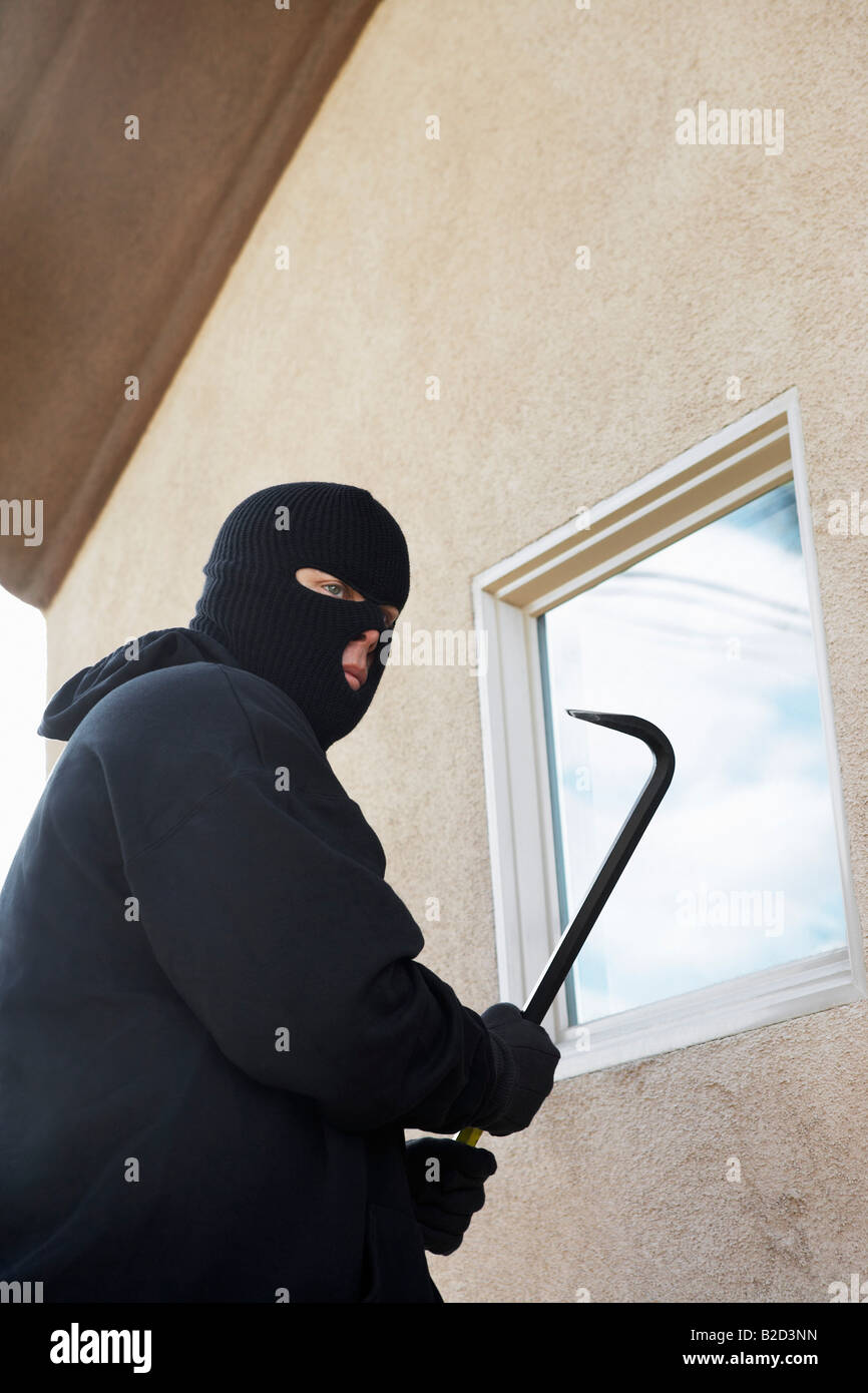 Burglar using crowbar to get into house Stock Photo - Alamy